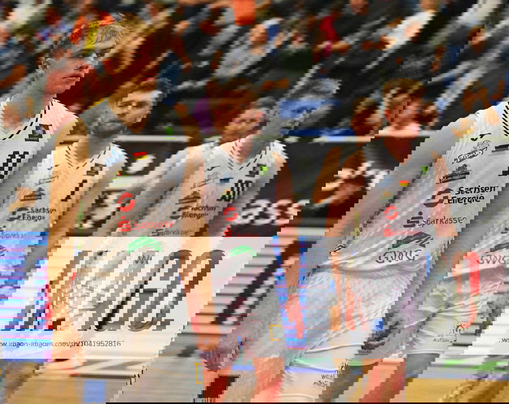 v l Lukas Zerner 11, Dresden , Koen Alika Sapwell 1, Dresden and Arne ...