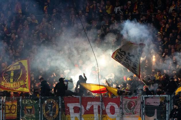 Fans Ultras of RC Lens send pyrotechnic Bengalos, GER, SC Freiburg vs ...