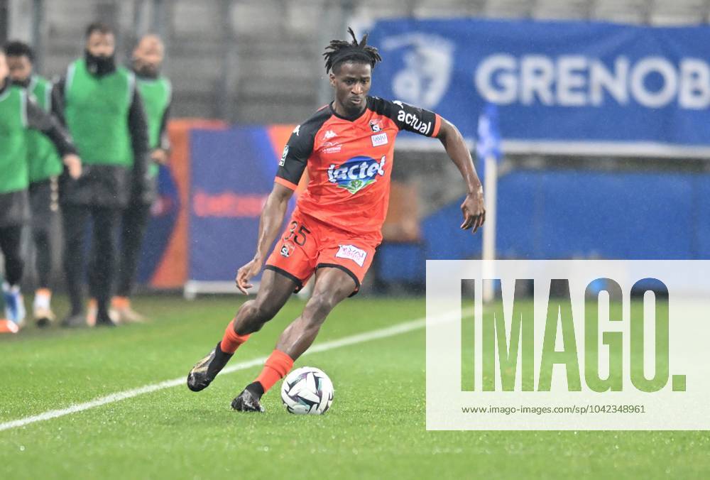 Peter Ouaneh (laval) FOOTBALL : Grenoble Foot 38 vs Stade Lavallois ...