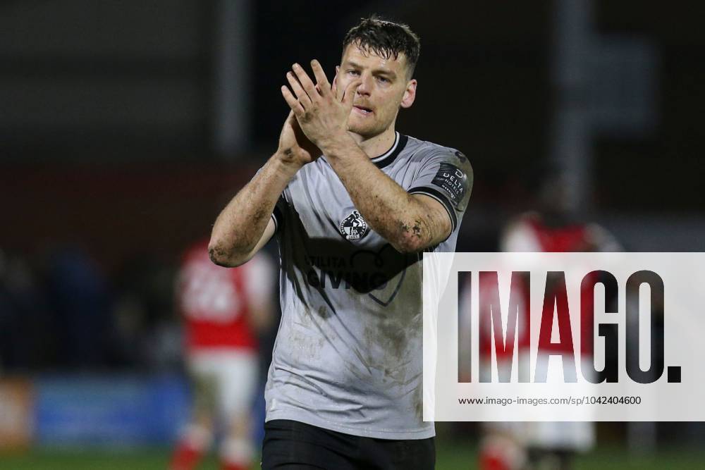 Chris Martin of Bristol Rovers applauds fans at full-time Fleetwood ...