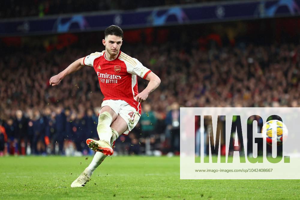 Declan Rice of Arsenal scores his penalty Arsenal v Porto, UEFA ...