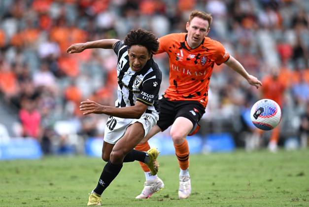 ALEAGUE ROAR MACARTHUR, Kealey Adamson (left) of the Bulls takes on ...