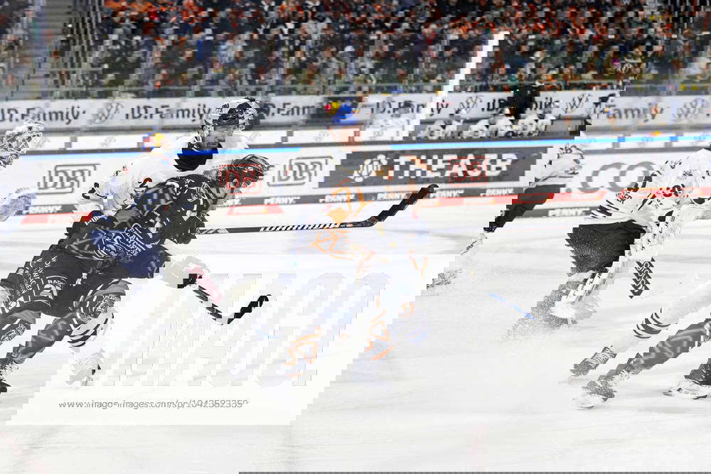 Andrew MacWilliam EHC Red Bull Muenchen 2 Grizzlys Wolfsburg vs EHC Red ...