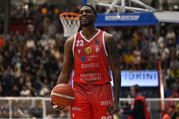 Jordon Varnado of Estra Pistoia celebrates the victory during GeVi ...
