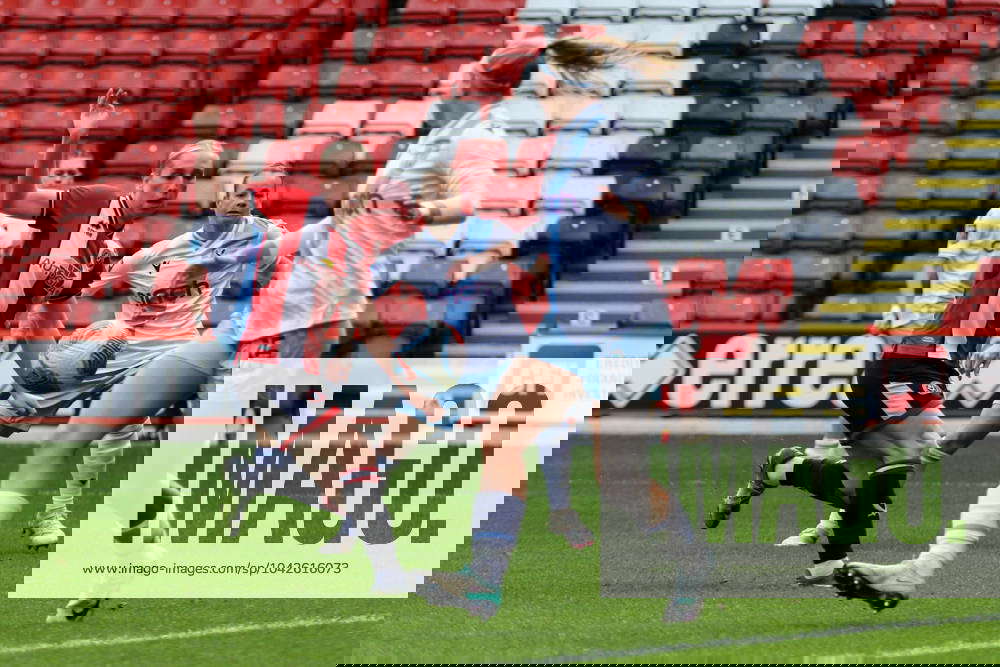 Bramall Lane, Sheffield, England, March 17th 2024: Bex Rayner controls ...