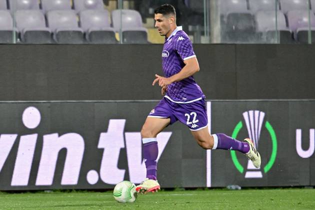 ACF Fiorentina s defender Marco Davide Faraoni against Inter - FC ...