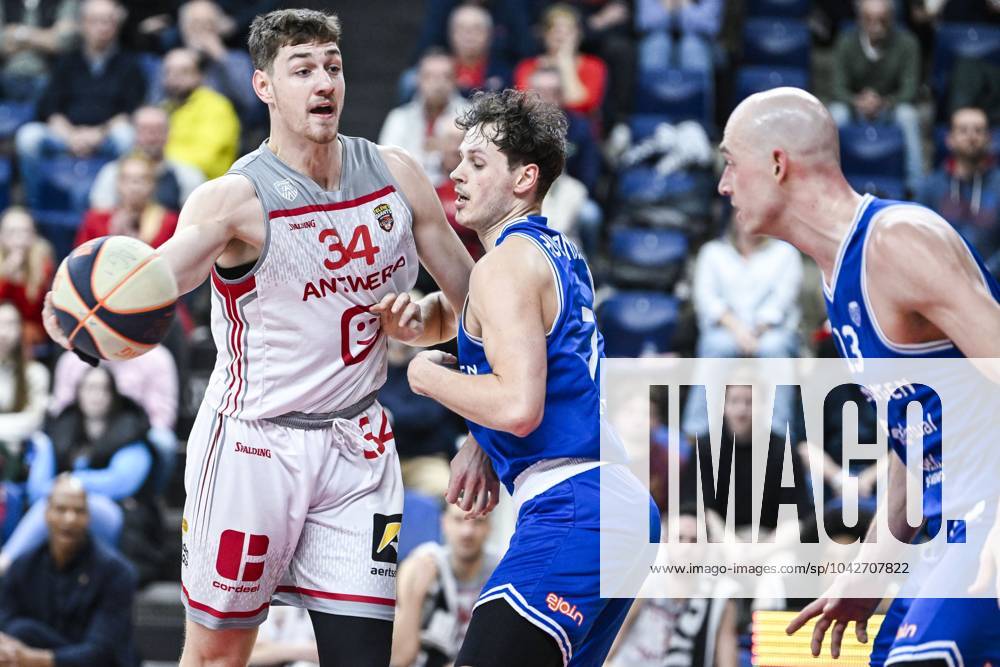 Antwerp s Jackson Rocky Kreuser and Groningen s Sander Hollanders ...