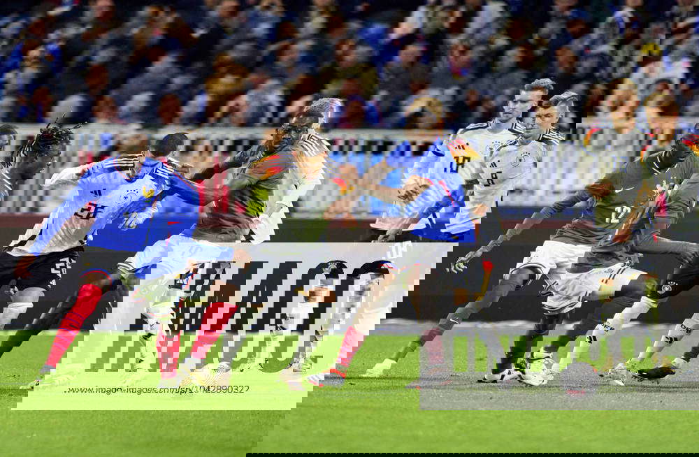 Deniz Undav, DFB 26 compete for the ball, tackling, duel, header ...