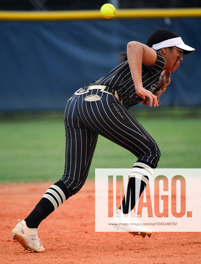 Syndication: Florida Today Amaya Pitt of Viera bobbles a hard hit ...