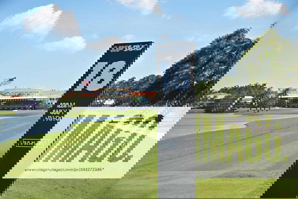 DORAL, FL - APRIL 03: A view of the 18th hole at LIV Golf Miami on ...