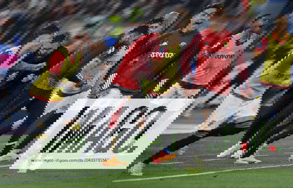 April 6, 2024, Rome: Romas head coach Daniele De Rossi (L) and Romas ...