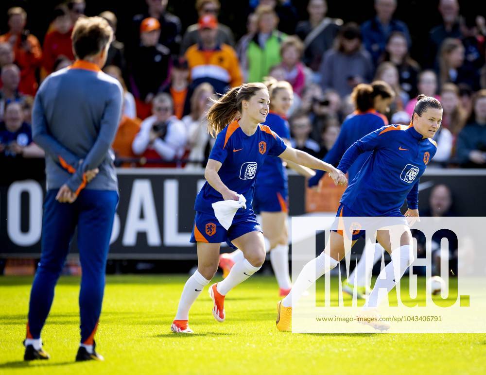 ZEIST - Marisa Olislagers and Sherida Spitse during the training of the ...