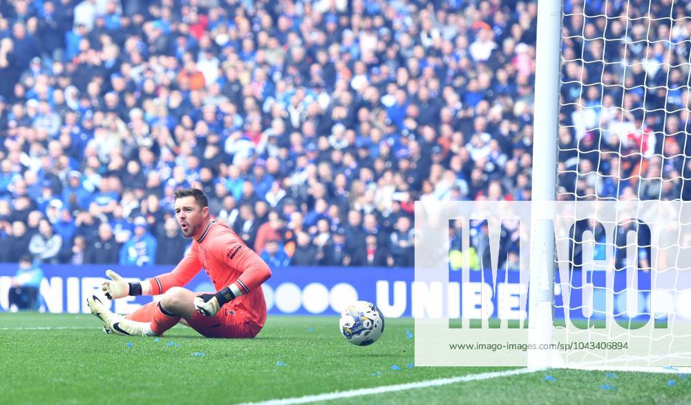 Jack Butland of Rangers reacts at Celtics early goal Rangers v Celtic ...