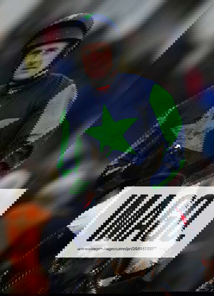 Exeter Races, Exeter, UK - 7 April 2024 Mount Mason ridden by Mr Darren ...