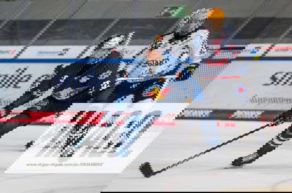 Andrew MacWilliam EHC Red Bull Muenchen, 2 on short-handed play EHC Red ...