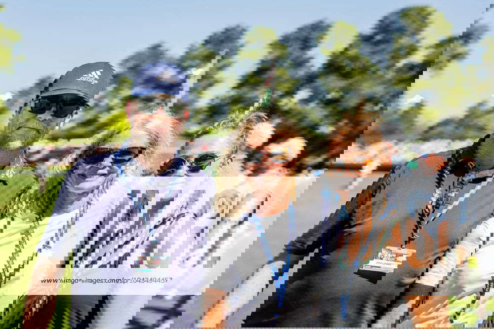 240408 Mia Aberg and Johan Ungesson, mother and father and girlfriend ...