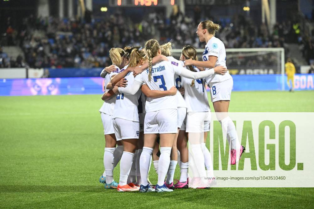 Team Finland celebrates Oona Sevenius 2-1 goal during Women s UEFA EURO, EM