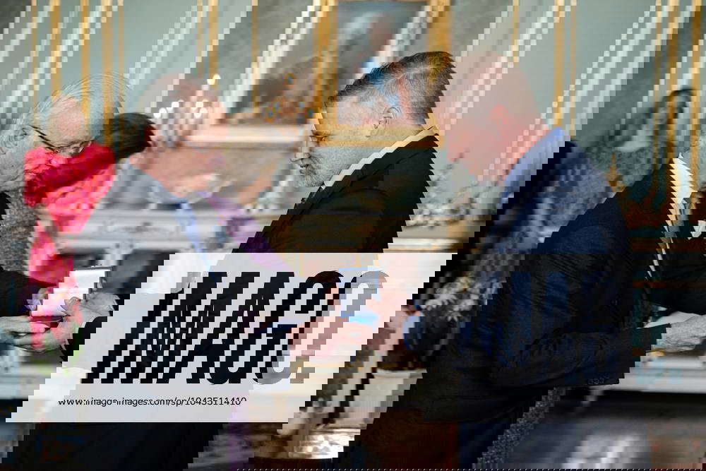 240409 Per Elofsson is awarded HM the Kings medal for services to ...