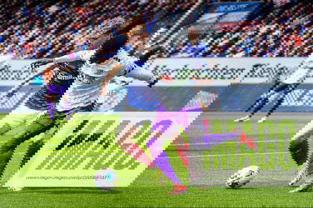 Tom Rothe Holstein Kiel, 18, Christian Conteh VfL Osnabrueck, 17 GER ...