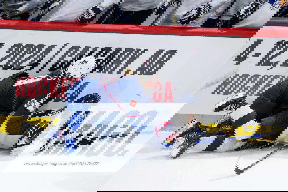 240413 Kirsten Simms of USA and Viivi Vainikka of Finland during the ...