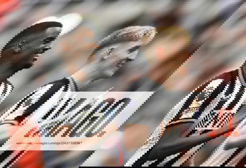 Alexander Isak of Newcastle United (left) celebrates scoring their ...