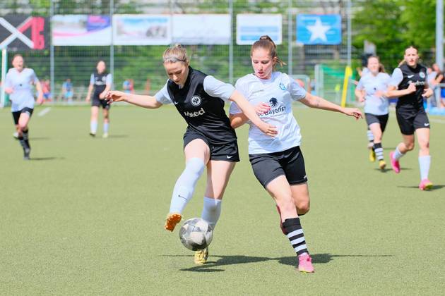 Christine Eiblmeier 5, Eintracht Frankfurt U19 and Lisa Flötzner 13 ...