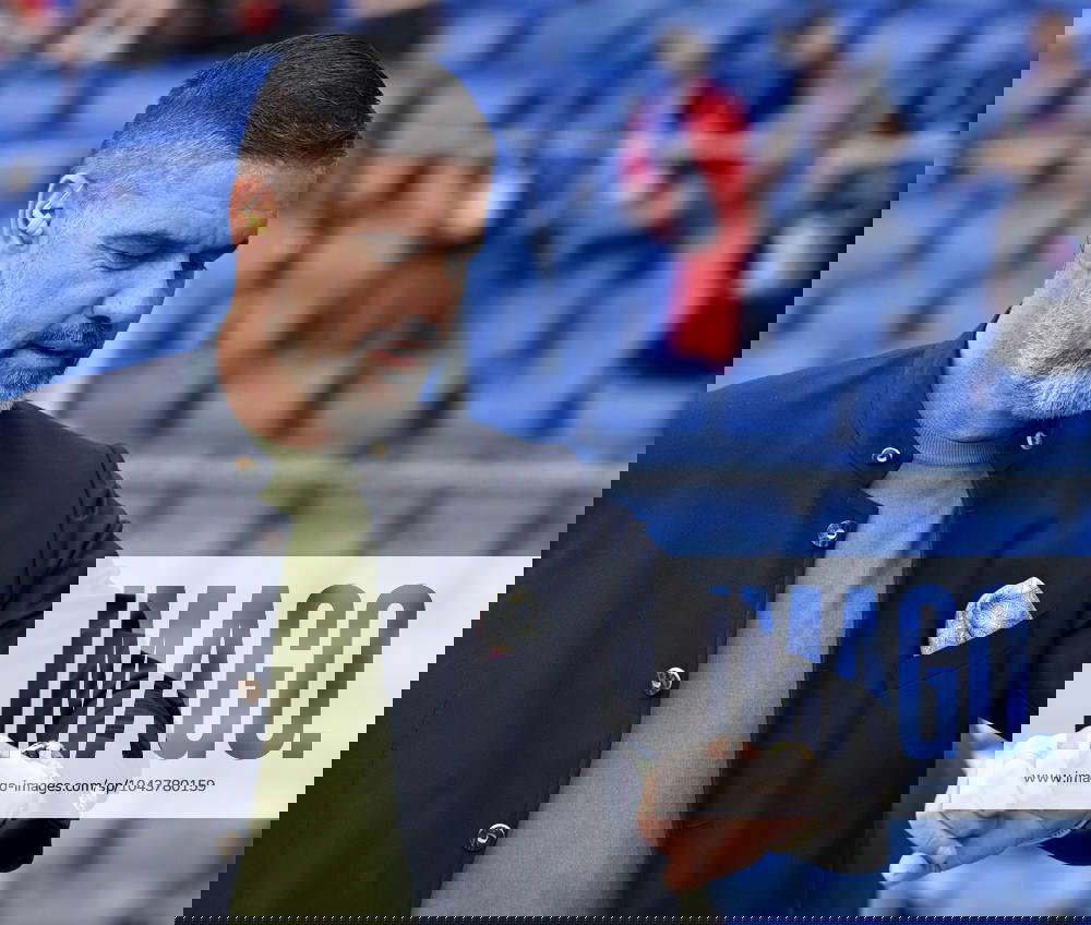 Pascal Zuberbühler, SUI, looks at the clock, FC Basel Servette FC ...