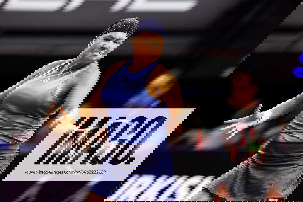 Diana Shnaider RUS Paula Badosa vs Diana Shnaider GER Porsche Tennis ...