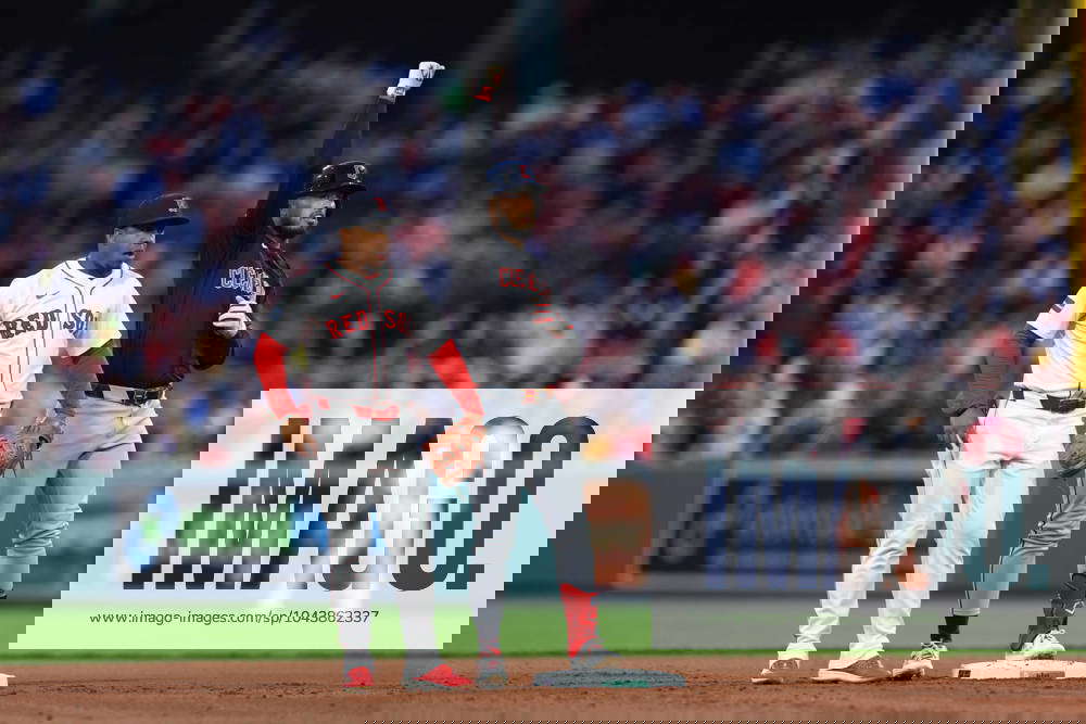 MLB, Baseball Herren, USA Cleveland Guardians at Boston Red Sox Apr 16 ...