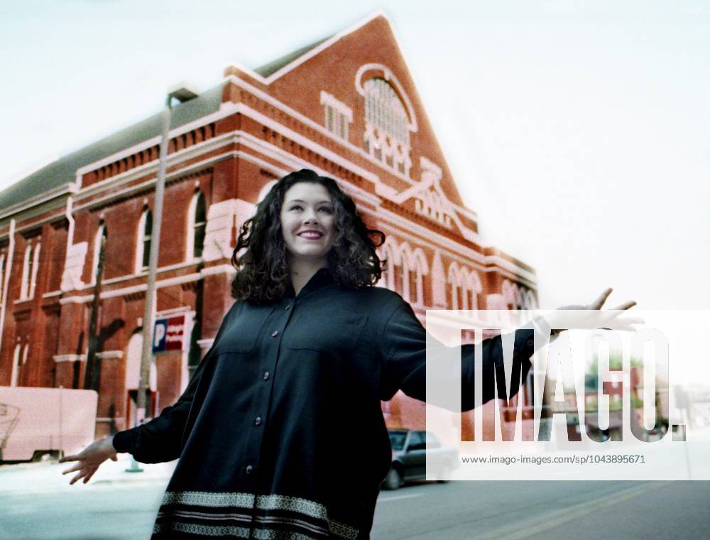 Syndication: The Tennessean Mandy Barnett, 18, poses in front of the ...