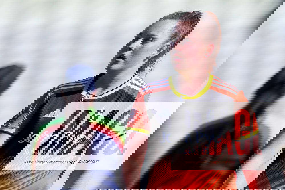 Blaze s Grace Ballinger prepares to bowl during the Rachel Heyhoe Flint ...