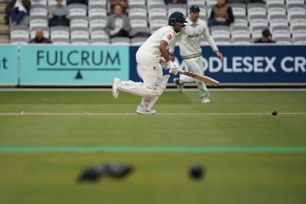 Nathan Fernandes of Middlesex bats during the Vitality County ...