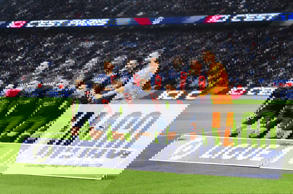 Ligue 1 PSG vs Olympique Lyonnais FA Paris Saint-Germain?s players pose ...