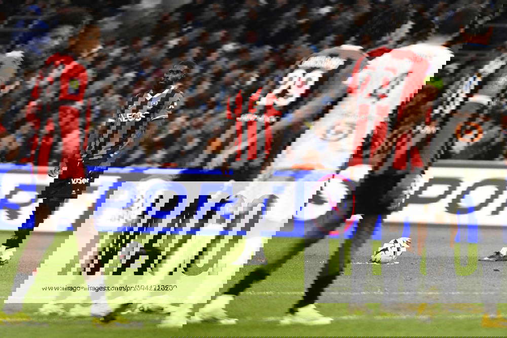 Coup franc Jeremie BOGA lors du match Olympique de Marseille vs. OGC ...