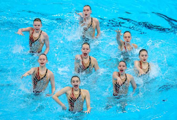 RUSSIA, YEKATERINBURG - APRIL 25, 2024: Artistic swimmers of the ...