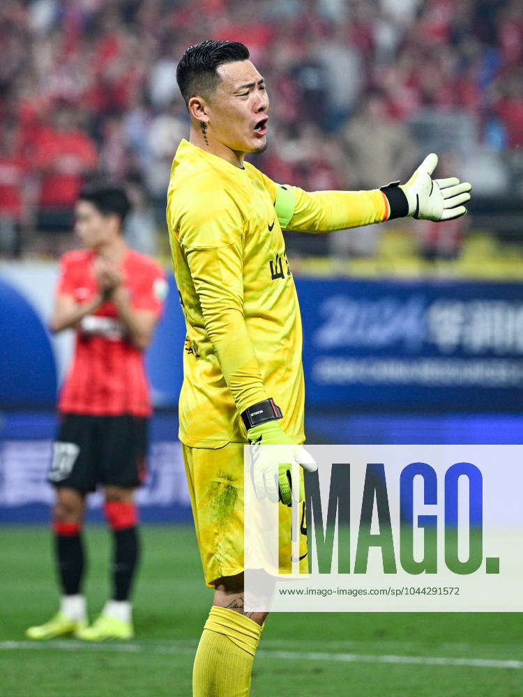 (240426) -- CHENGDU, April 26, 2024 -- Wang Dalei of Shandong Taishan ...