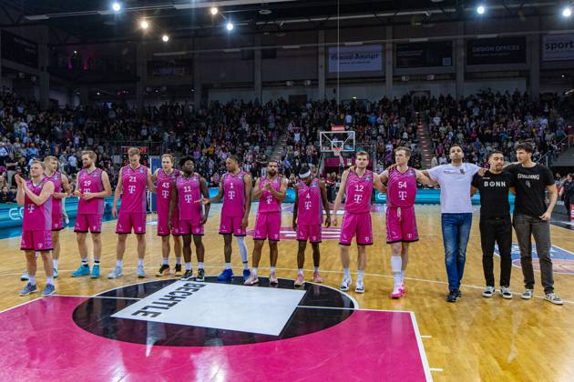 The team of Telekom Baskets BON , f l n r Assistant Coach Marko ...