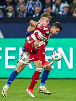Keke Topp FC Schalke 04, 42 in duel against Tim Oberdorf Fortuna ...