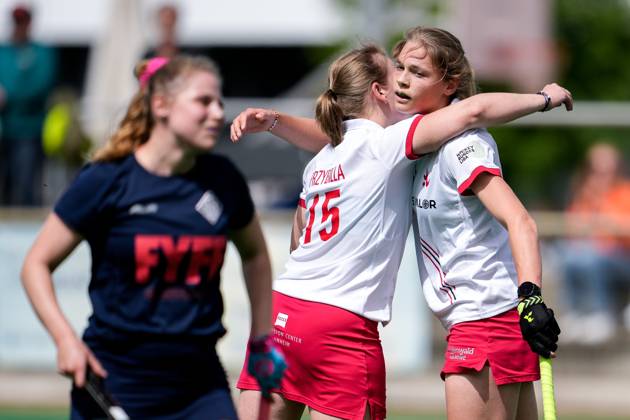 from left to right Viktoria Przybilla TSVMH, 15, Goalscorer Tara Duus ...