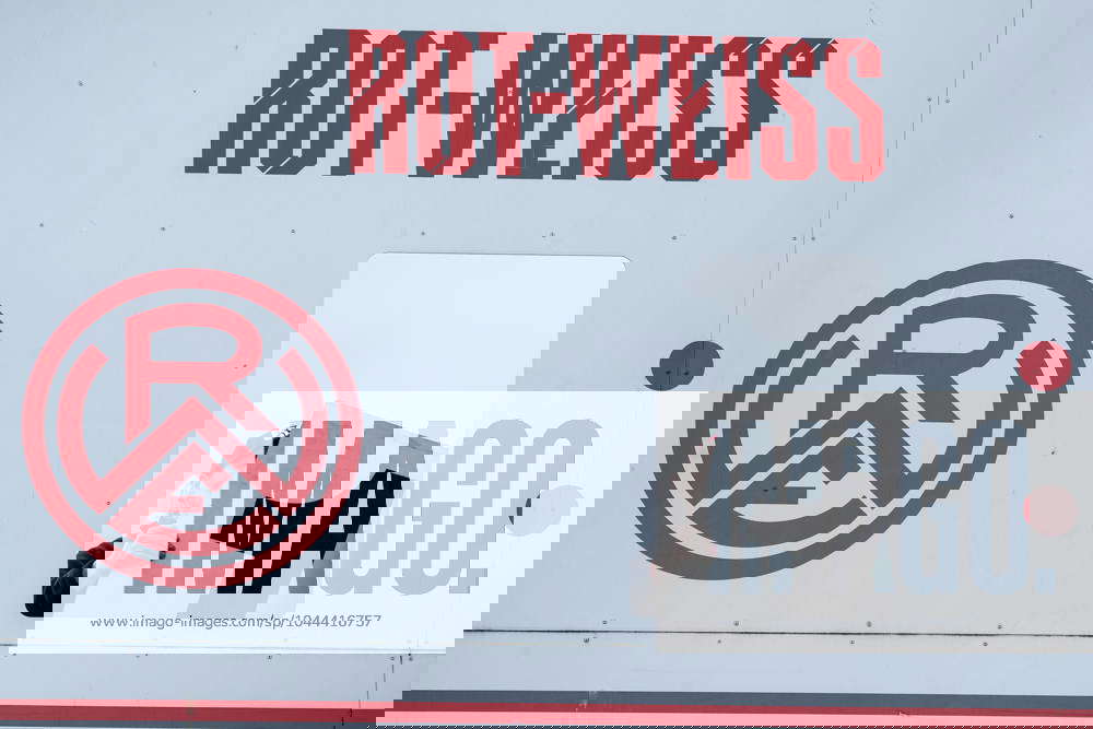 3 Liga Rot Weiss Essen FC Ingolstadt 04 28 04 2024 Score on the sign on ...