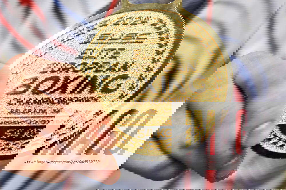 RUSSIA, MOSCOW - : Russian boxer Dmitrii Dvali shows his gold medal ...