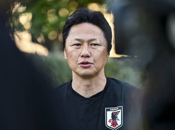 AFC U23 Asian Cup 2024 Go Oiwa, the Head Coach of Japan, is speaking to ...