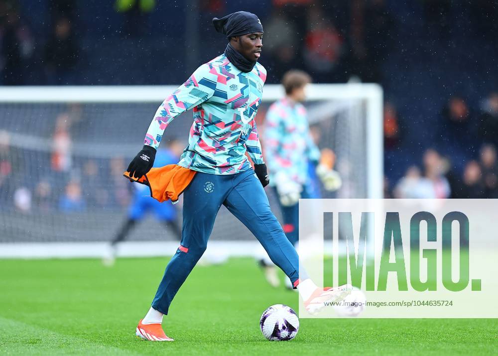 Elijah Adebayo of Luton Town warms up Luton Town v Everton, Premier ...