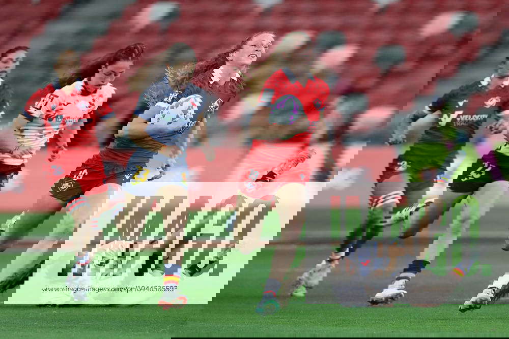 HSBC SVNS Singapore Carissa Norsten of Canada is running with the ball ...