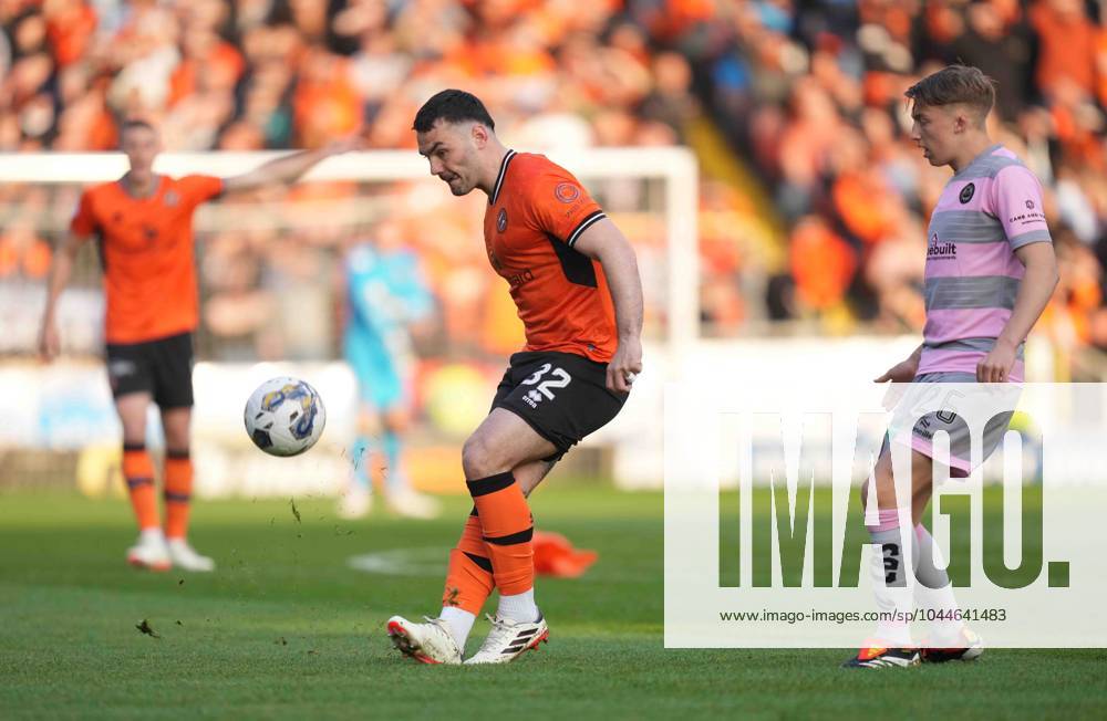 Tony Watt of Dundee United and Ben Stanway of Partick Thistle Dundee ...