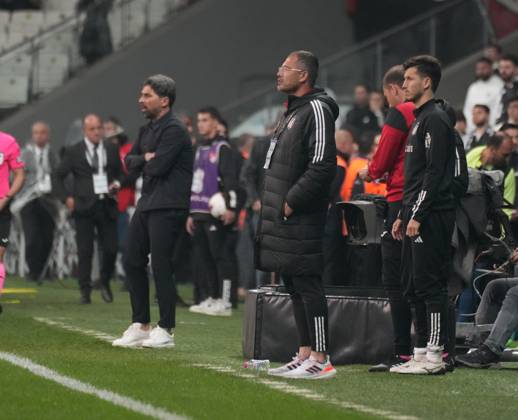 Coach Serdar Topraktepe of Besiktas during the Turkish Super League ...