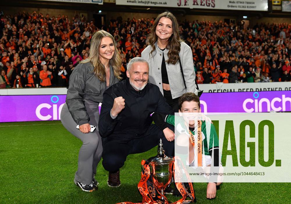 Jim Goodwin, manager of Dundee United poses with is family Dundee ...