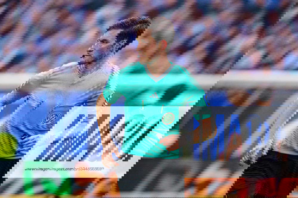 Referee Matthias Joellenbeck GER, Hamburger SV vs FC St Pauli, Football ...