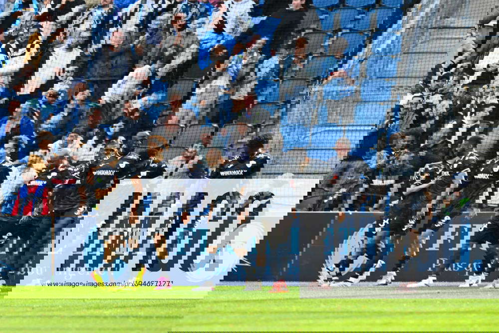 Kechta Yassine ( 8 - Le Havre ) celebrates with teammates during the ...
