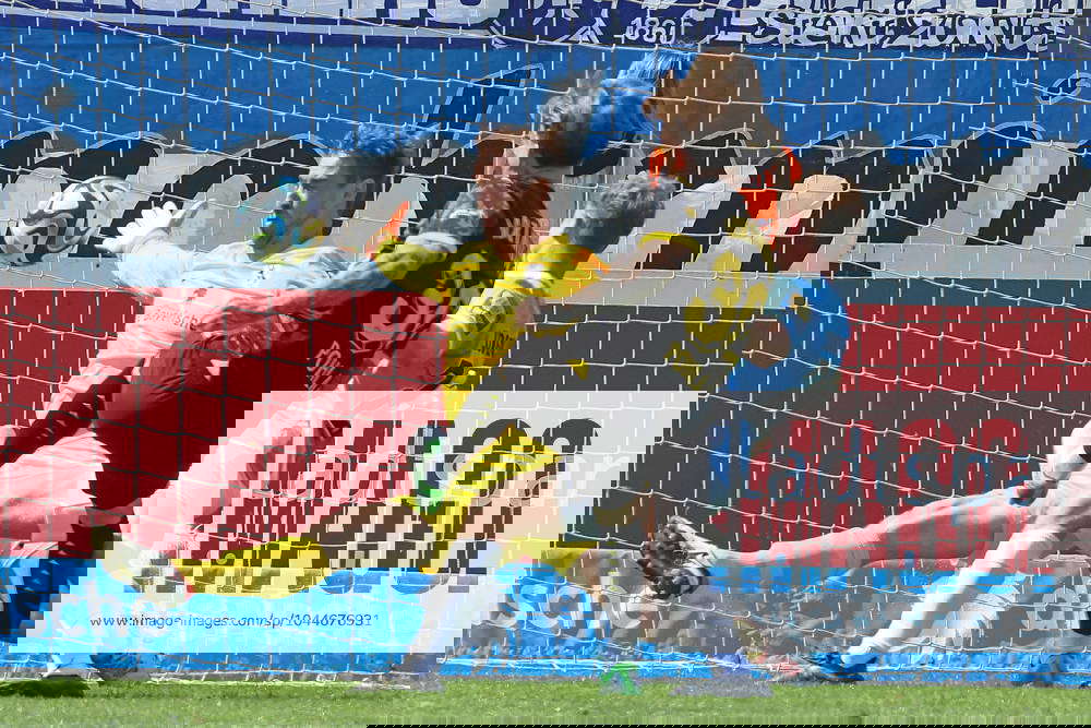 30 Ole Pohlmann BVB II scores the goal for 2 1, final score, against 1 ...